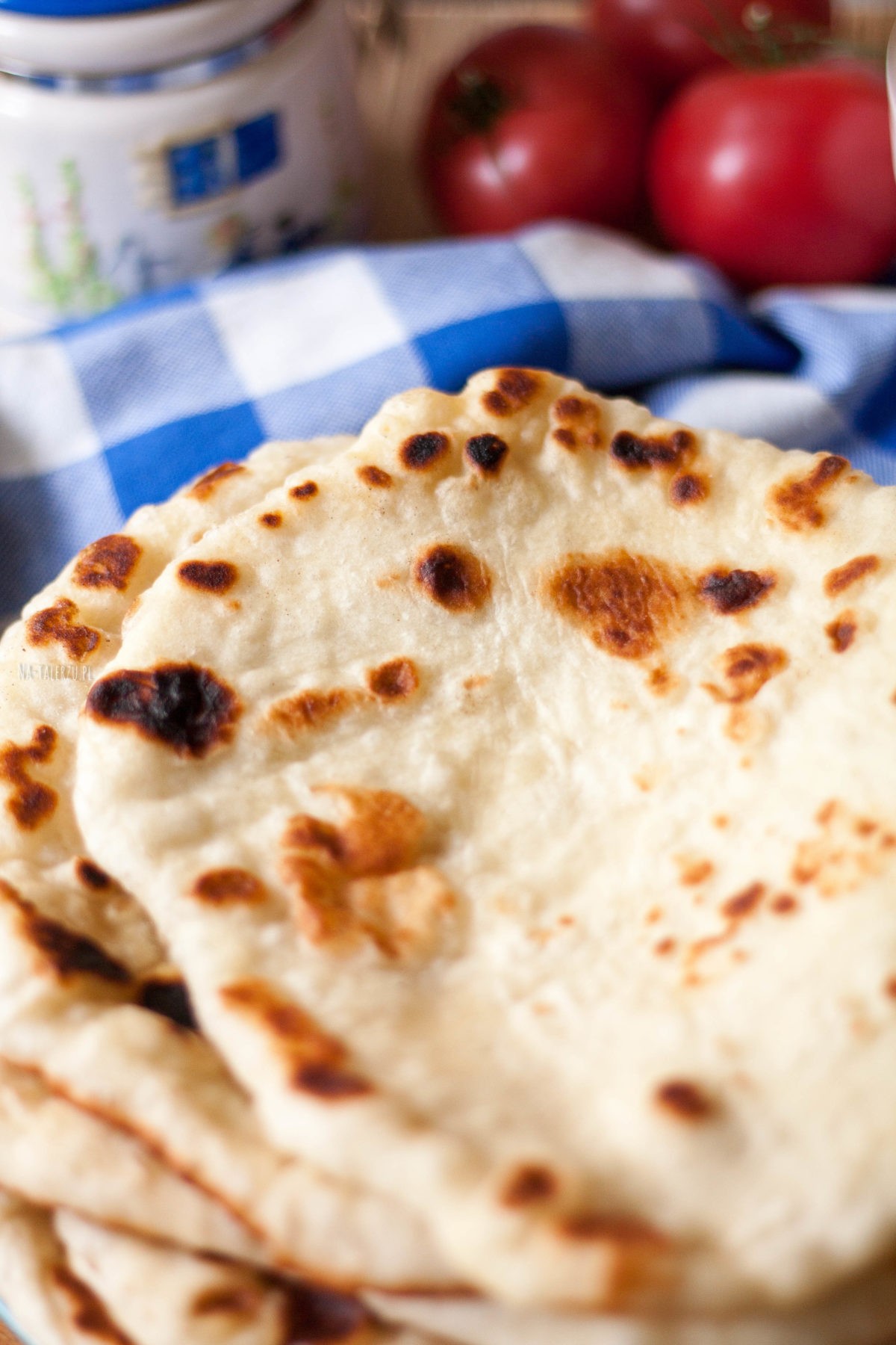 Chlebek naan - przepis na indyjskie pieczywo z patelni