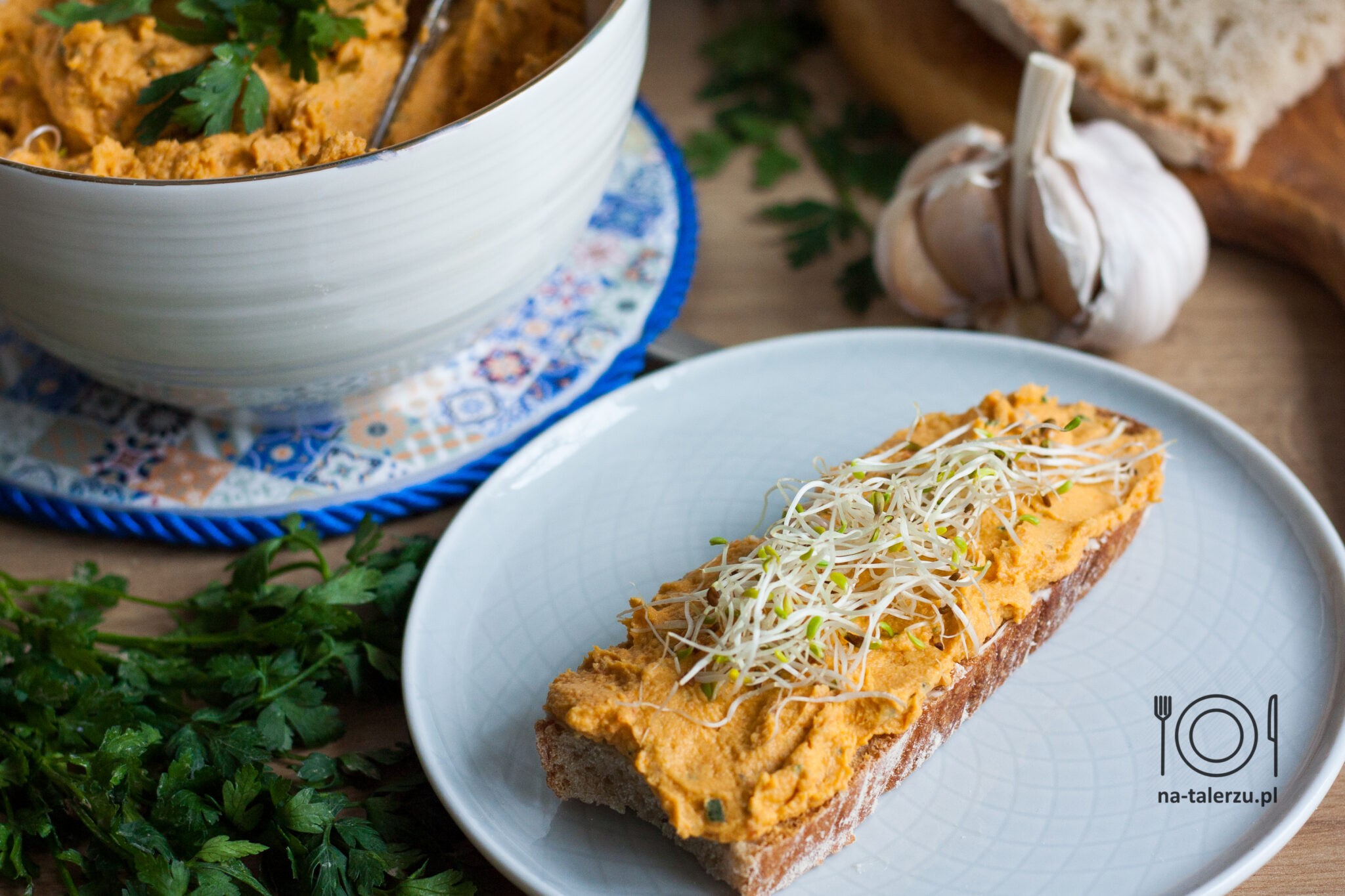 Pasta z kurczaka na kanapki - prosty pomysł na mięso z rosołu