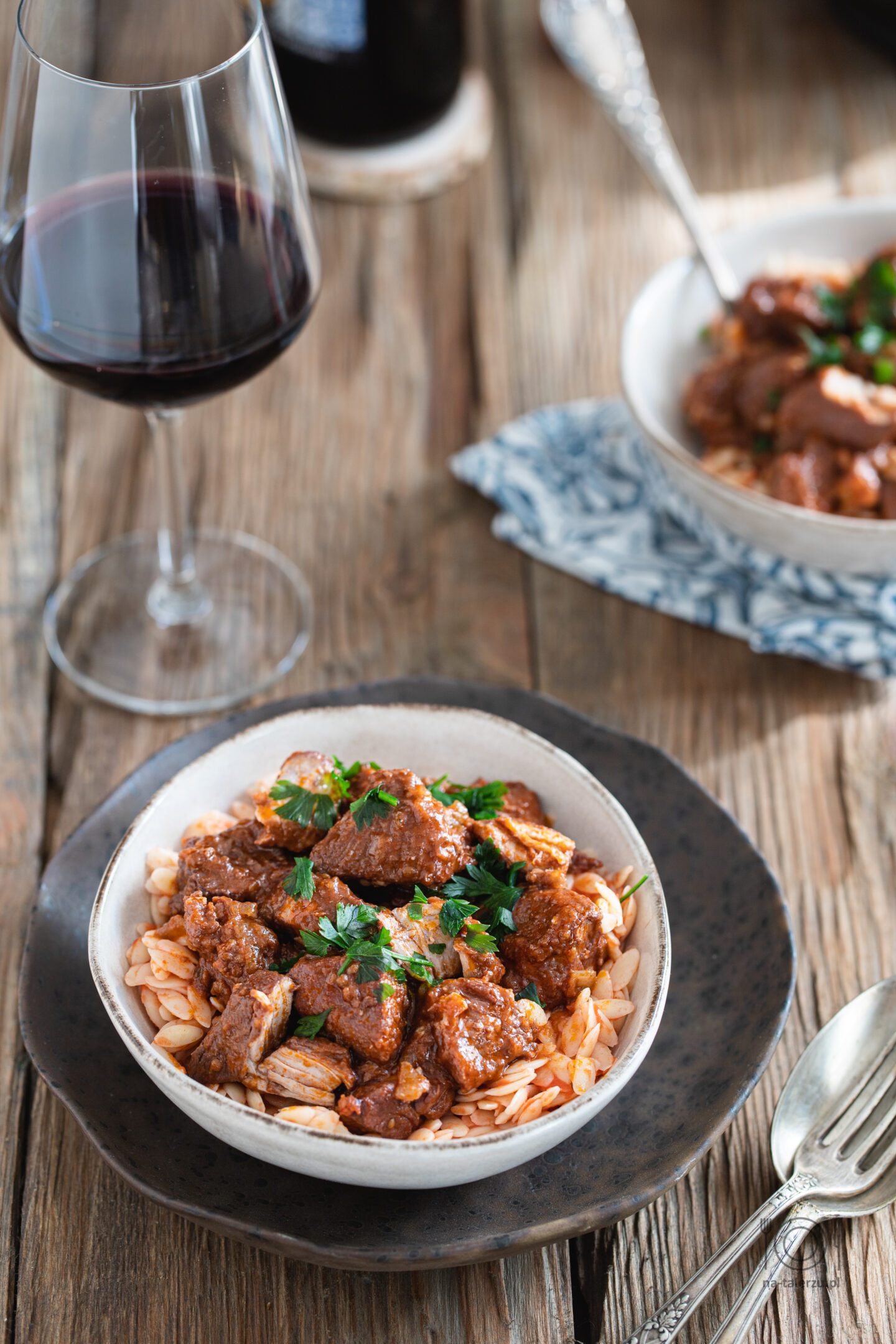 Afelia. Gulasz wieprzowy z Cypru