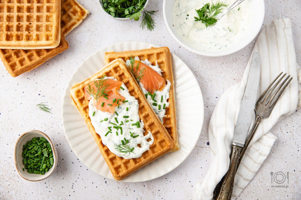 Gofry wytrawne z dipem ziołowym - Na-talerzu.pl