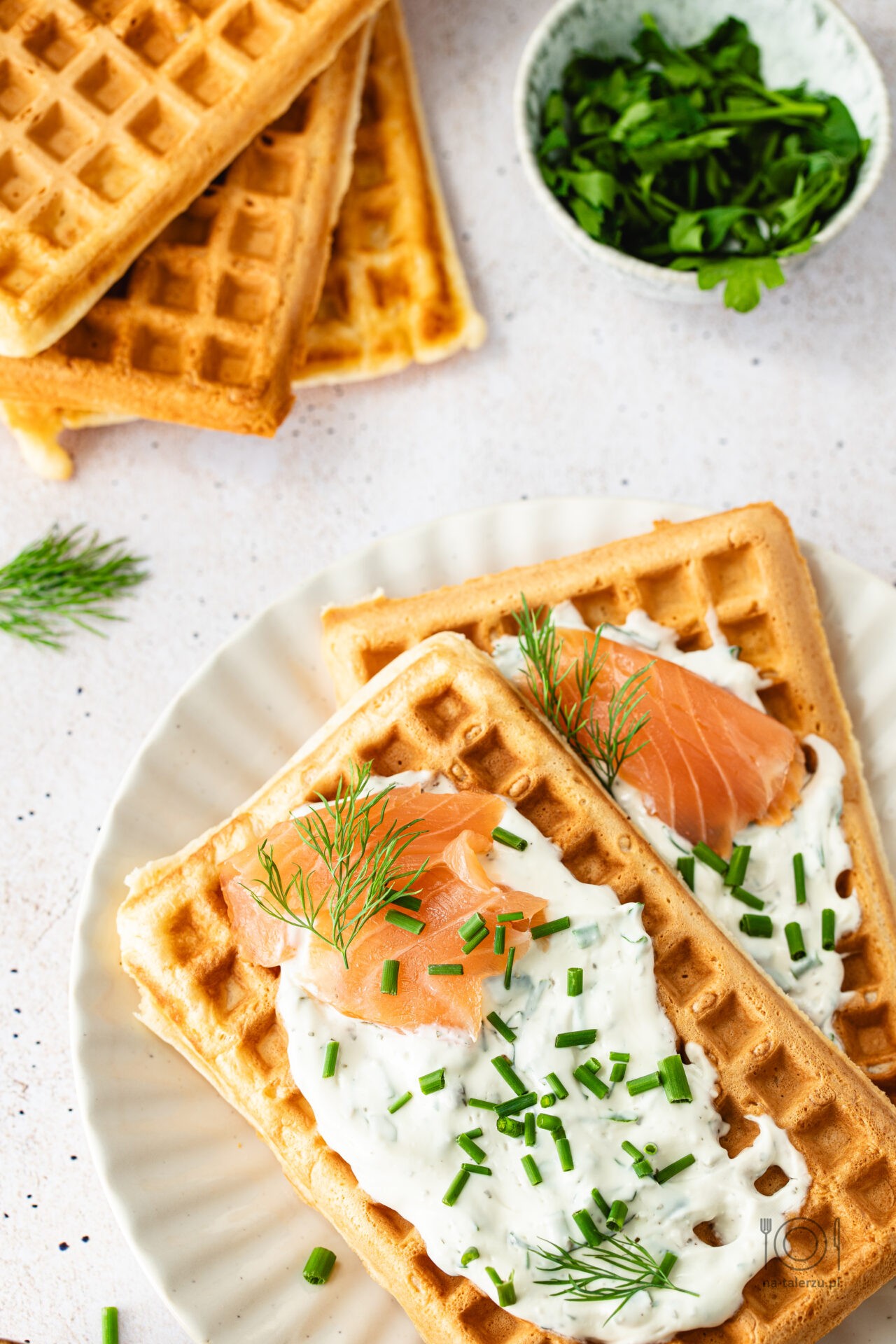 Gofry wytrawne z dipem ziołowym - Na-talerzu.pl